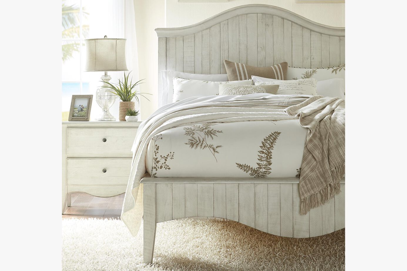 Modus Ella Panel Bed Complete for USD 697.77